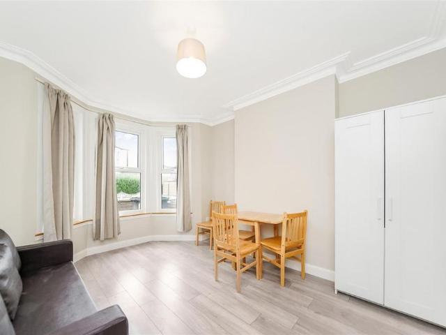 4 bedroom terraced house to rent