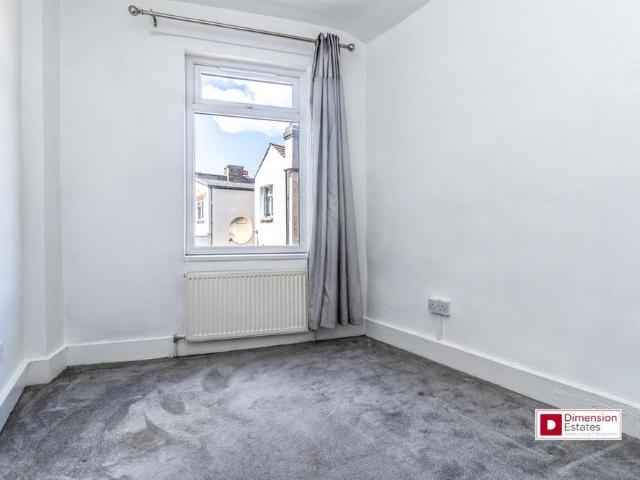 4 bedroom terraced house to rent