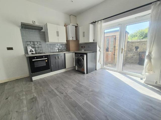 4 bedroom terraced house to rent
