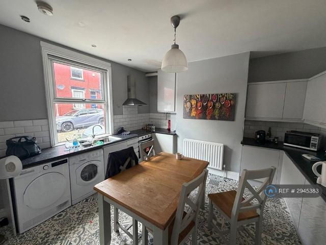 4 bedroom terraced house to rent