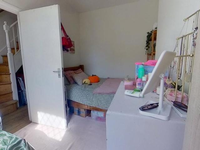 4 bedroom terraced house to rent