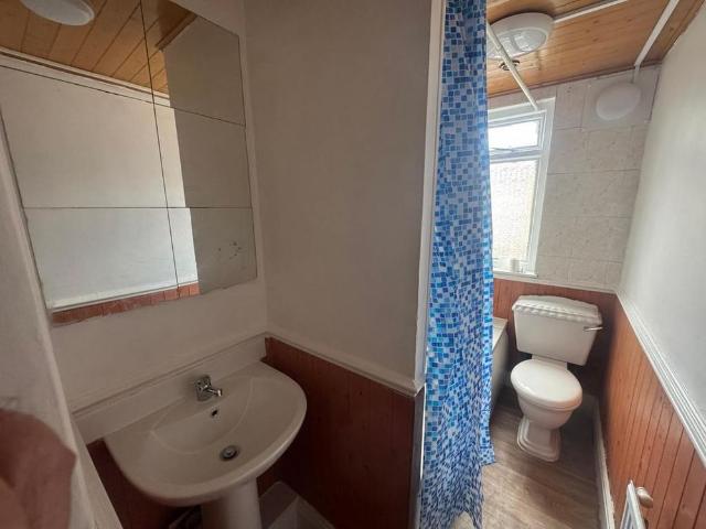 4 bedroom terraced house to rent