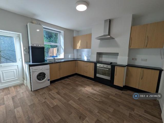 4 bedroom terraced house to rent