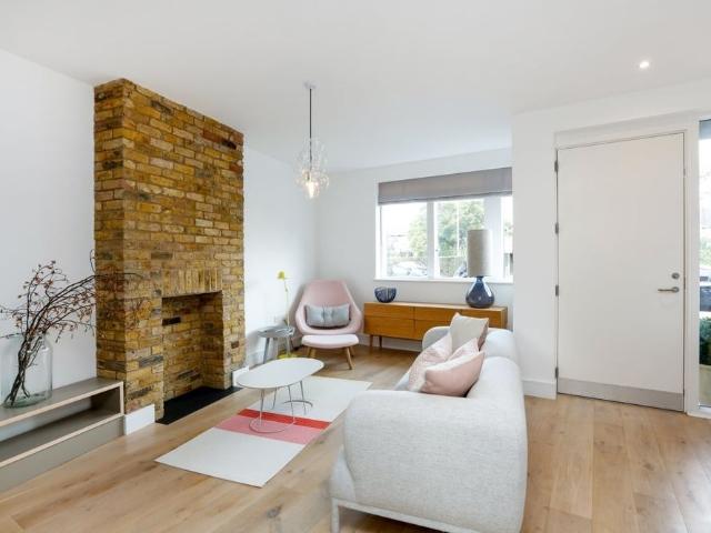 4 bedroom terraced house to rent