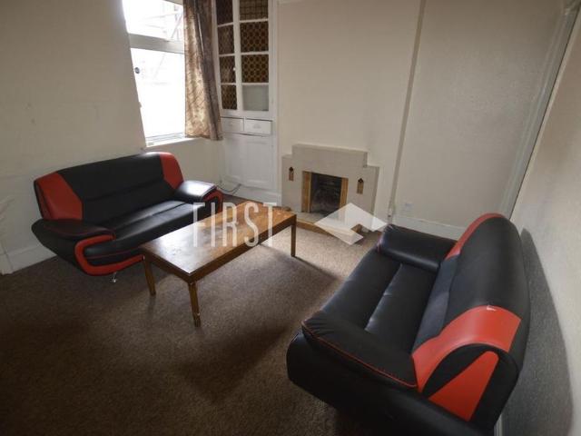 4 bedroom terraced house to rent