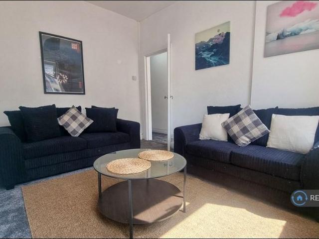 4 bedroom terraced house to rent