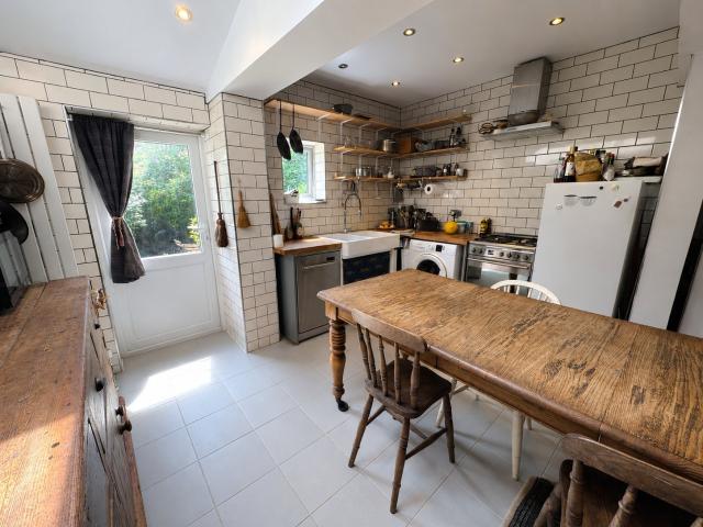 4 bedroom terraced house to rent