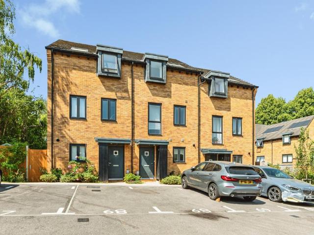 4 bedroom terraced house to rent