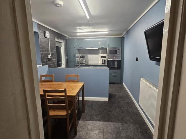 4 bedroom terraced house to rent