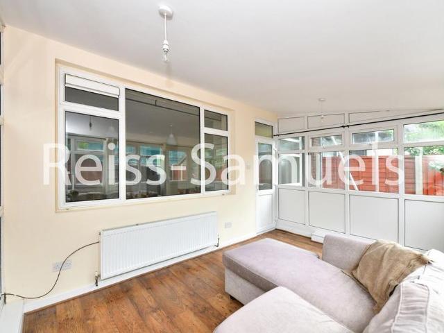 4 bedroom terraced house to rent