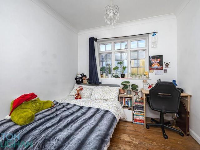 4 bedroom terraced house to rent