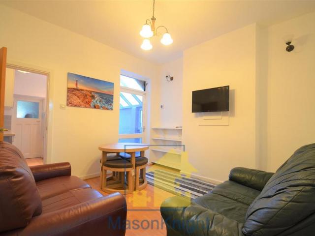 4 bedroom terraced house to rent