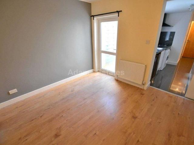 4 bedroom terraced house to rent