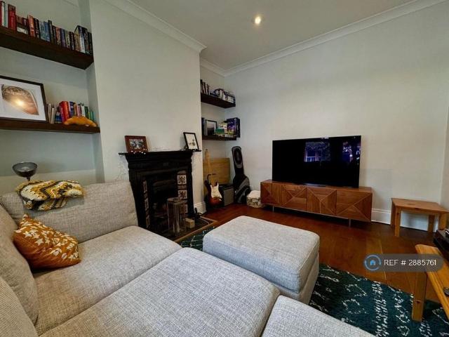 4 bedroom terraced house to rent