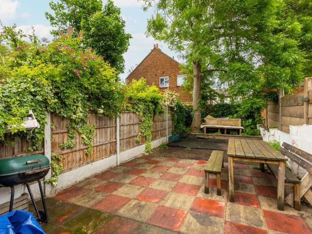 4 bedroom terraced house to rent