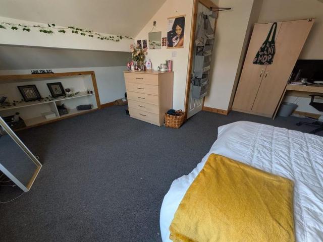4 bedroom terraced house to rent
