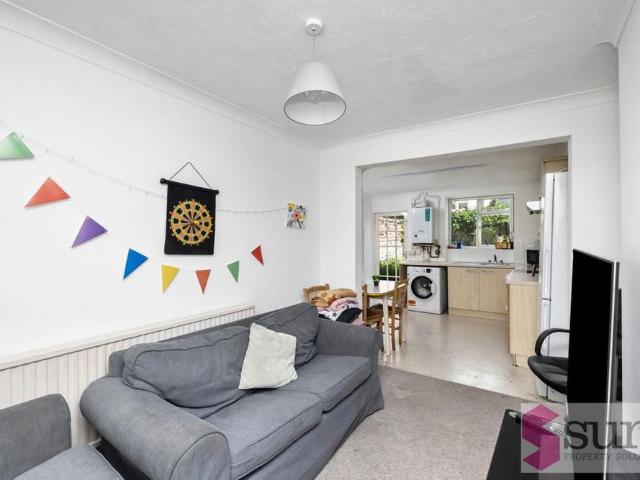 4 bedroom terraced house to rent