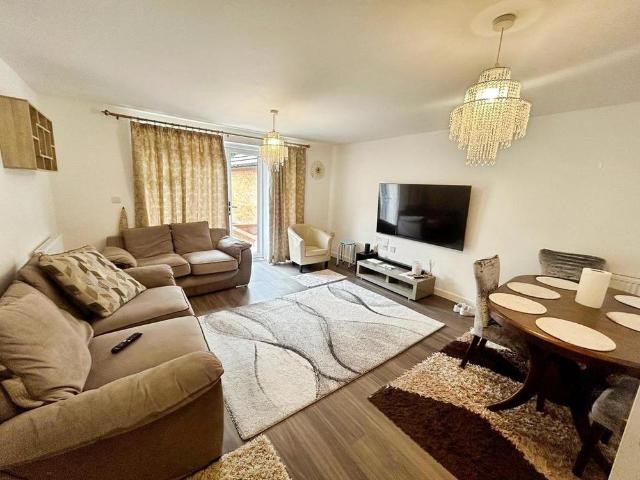 4 bedroom terraced house to rent