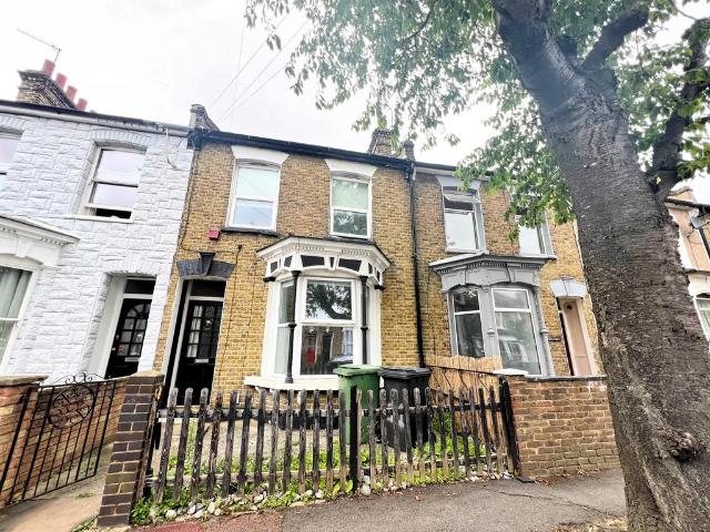 4 bedroom terraced house to rent