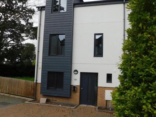 4 bedroom terraced house to rent
