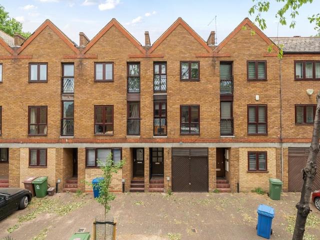4 bedroom terraced house to rent