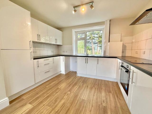 4 bedroom terraced house to rent