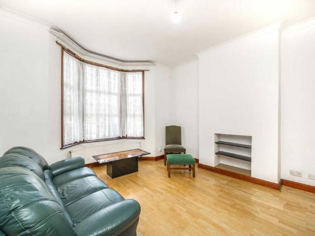 4 bedroom terraced house to rent