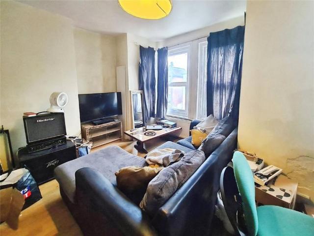 4 bedroom terraced house to rent