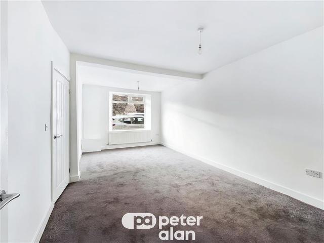4 bedroom terraced house to rent