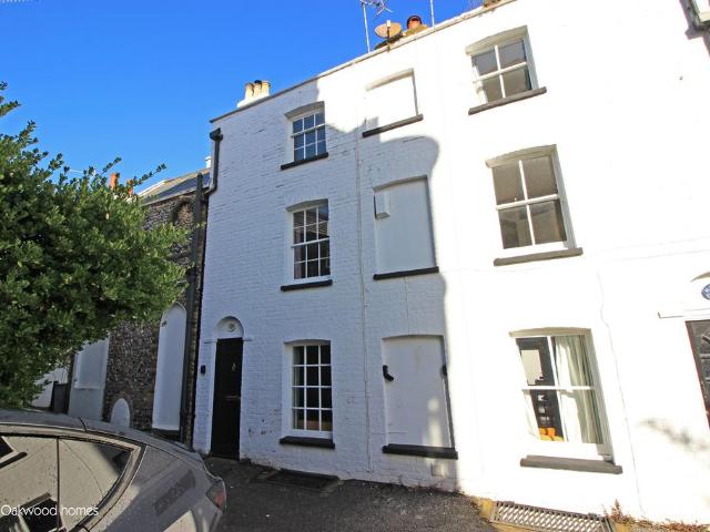 4 bedroom terraced house to rent