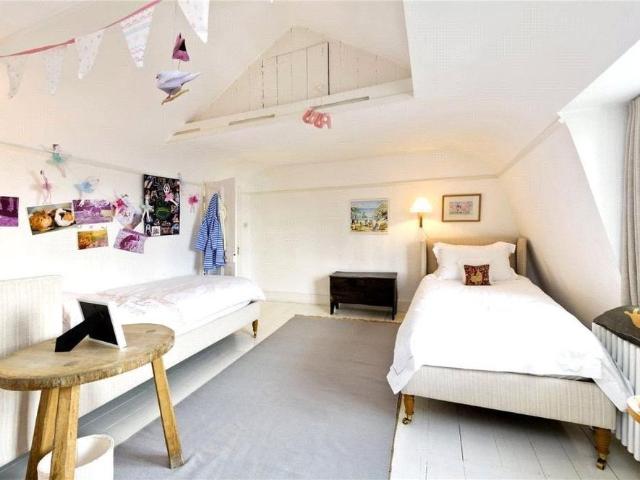 4 bedroom terraced house to rent