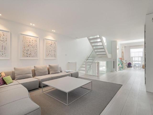 4 bedroom terraced house to rent