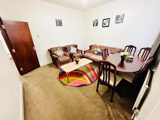 4 bedroom terraced house to rent