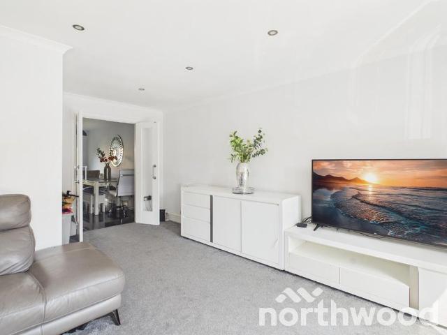 4 bedroom terraced house to rent