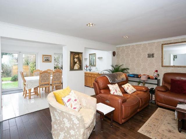 4 bedroom terraced house to rent