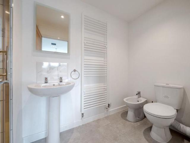4 bedroom terraced house to rent