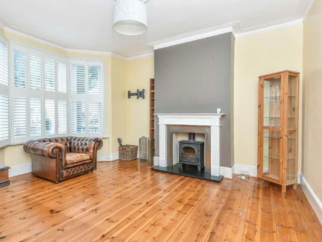 4 bedroom terraced house to rent