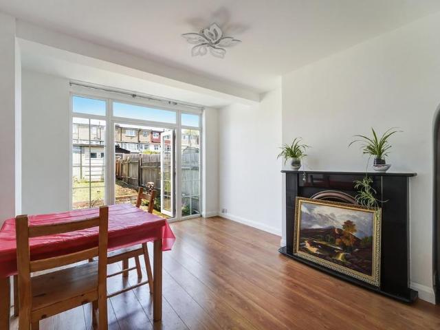 4 bedroom terraced house to rent