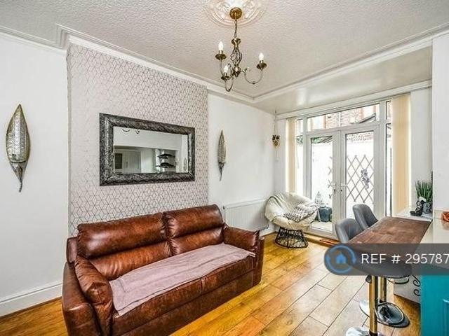 4 bedroom terraced house to rent