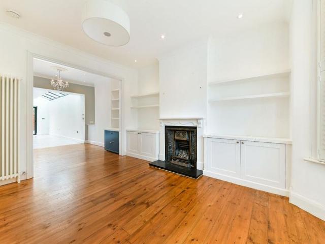 4 bedroom terraced house to rent