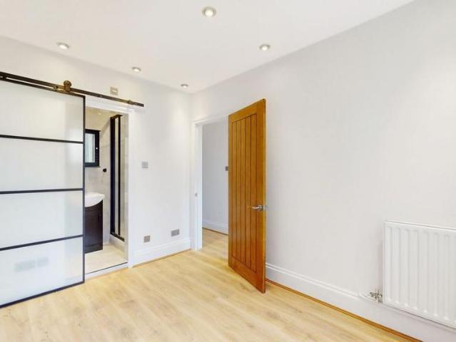 4 bedroom terraced house to rent