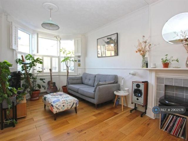 4 bedroom terraced house to rent