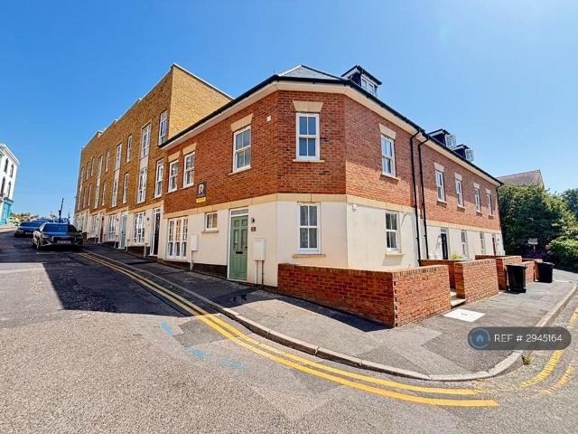 4 bedroom terraced house to rent