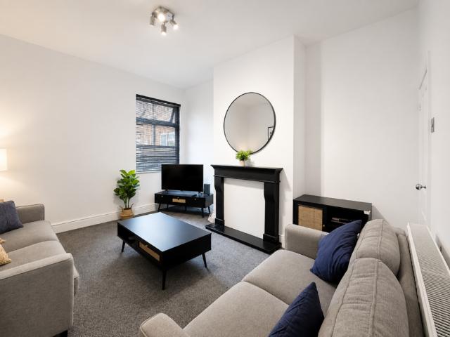 4 bedroom terraced house to rent