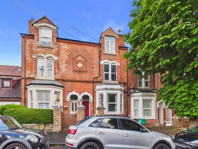 4 bedroom Terraced House to rent