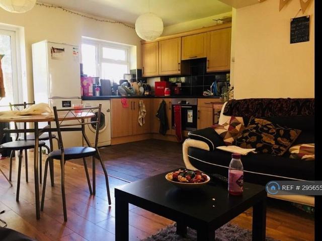 4 bedroom terraced house to rent