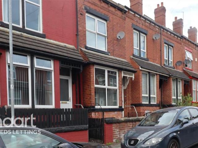 4 bedroom terraced house to rent