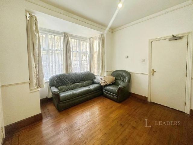 4 bedroom terraced house to rent