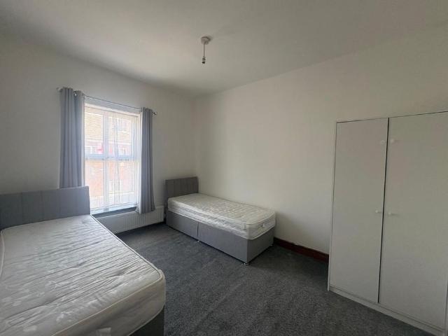 4 bedroom terraced house to rent