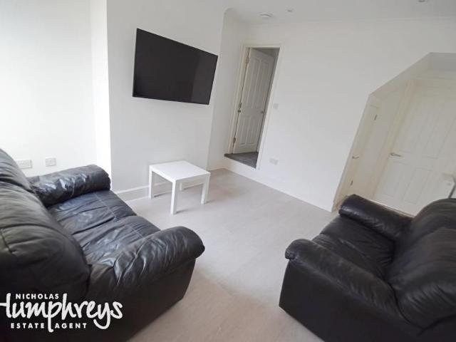 4 bedroom terraced house to rent